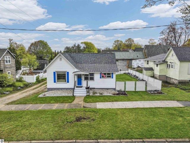 208 Blodgett St, Cadillac, MI 49601