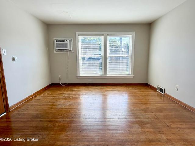 208 Breckinridge ln. 4