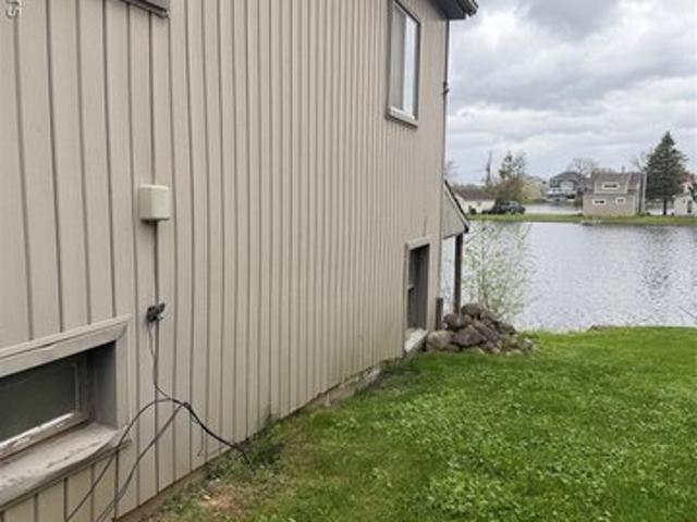 208 Brittain Dr, Lake Orion, MI 48362
