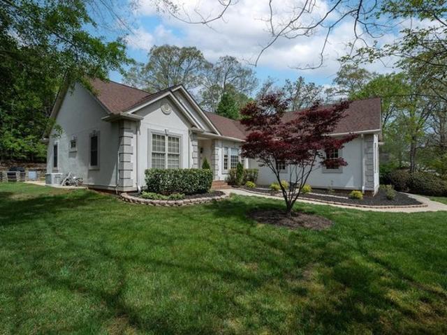 208 Glen Meadows Dr, Simpsonville, SC 29680