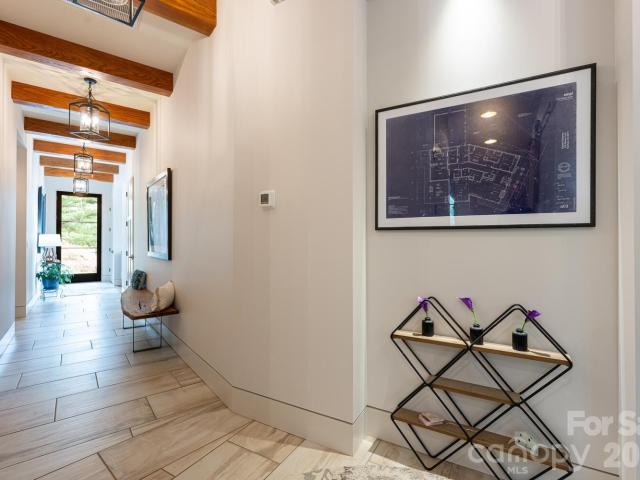 208 Glenroy Court