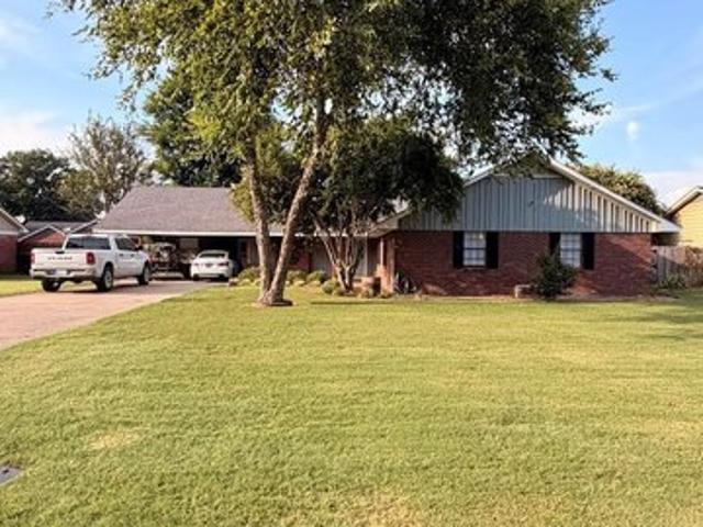 208 Gregory St, Greenville, MS 38701