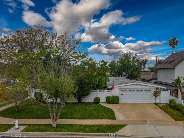 208 Dartmouth Pl, Costa Mesa, CA 92626