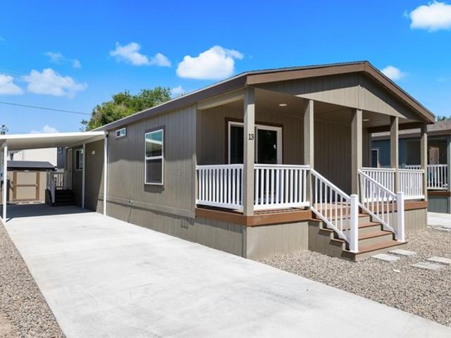 208 E 44th St Trlr 13, Garden City, ID 83714