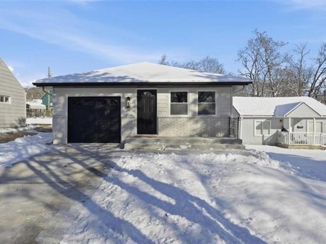 208 E 80th Ter, Kansas City, MO 64114