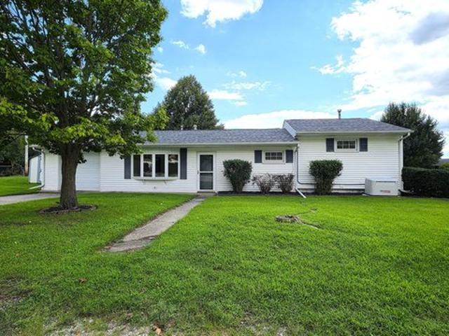208 E 8th Ave, Colona, IL 61241