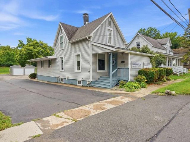 208 E Whitley St, Churubusco, IN 46723