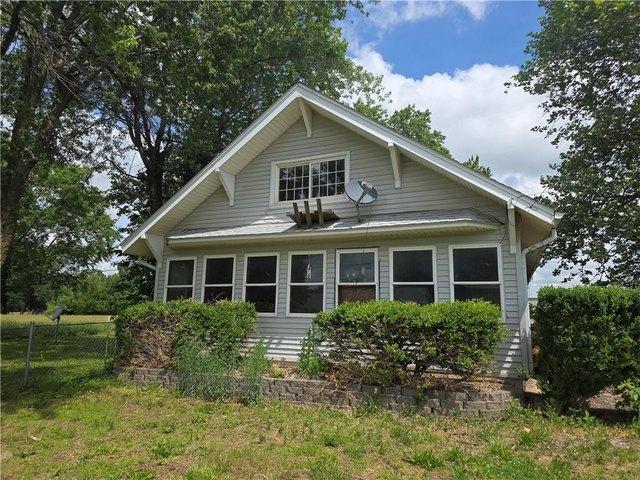 208 E Woodward St, Parker, KS 66072