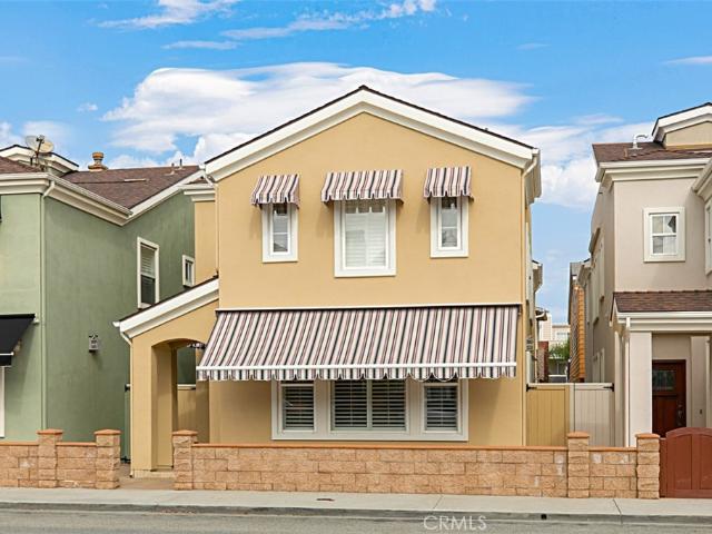 208 E Balboa Blvd, Newport Beach, CA 92661 | MLS #NP26059 | Compass