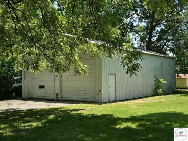 208 E Bodine Ave, Clinton, MO 64735