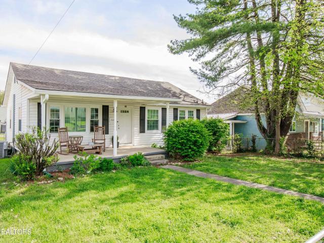 208 E Caldwell Ave