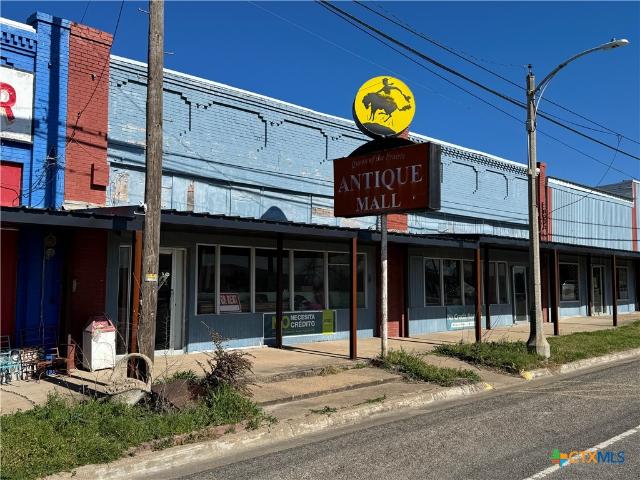 208 E Gassaway