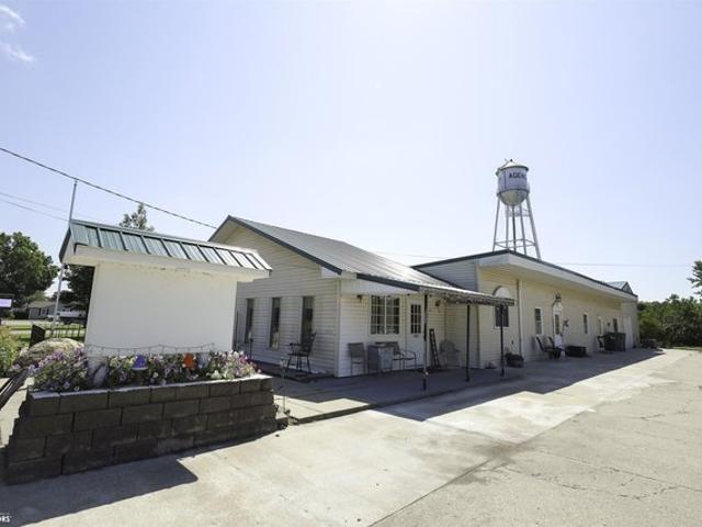 208 E Main St, Agency, IA 52530