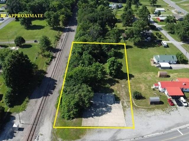208 E Main St, Waltonville, IL 62894