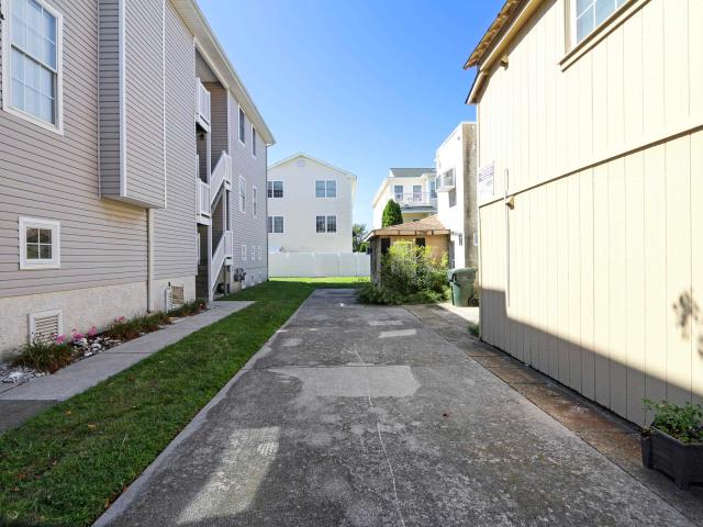 208 E Maple Avenue
