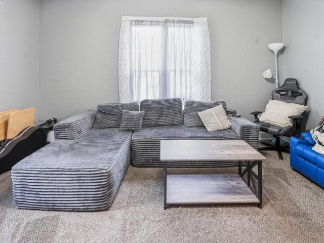 208 E Morgan