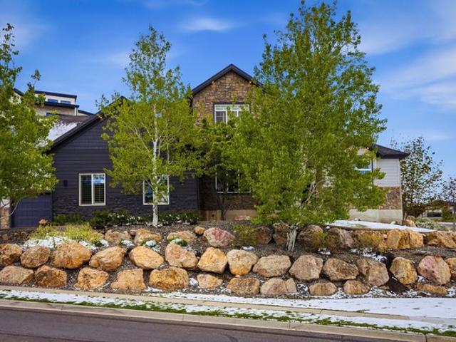 208 E Parkway Cir N, North Salt Lake, UT 84054