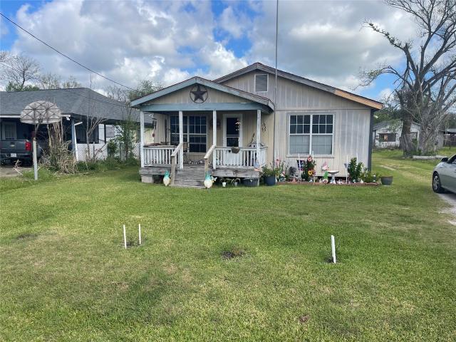 208 E Pecan Lane