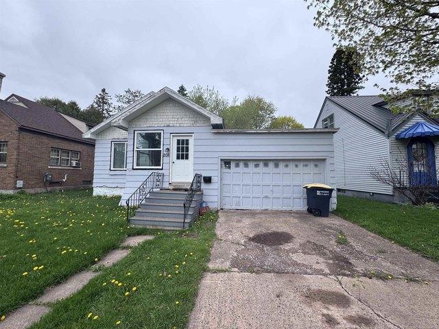 208 E Ridge St, Ironwood, MI 49938