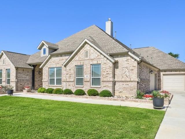 208 Englewood Ln, Castroville, TX 78009