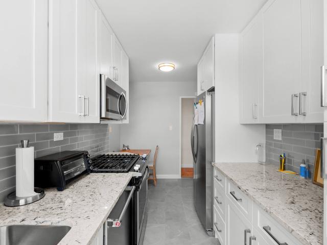 208 East Broadway, New York, NY