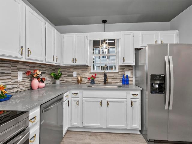 208 Errol Ln