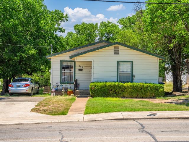 208 Francisco Lemos St, Kerrville, TX 78028 | MLS #86718