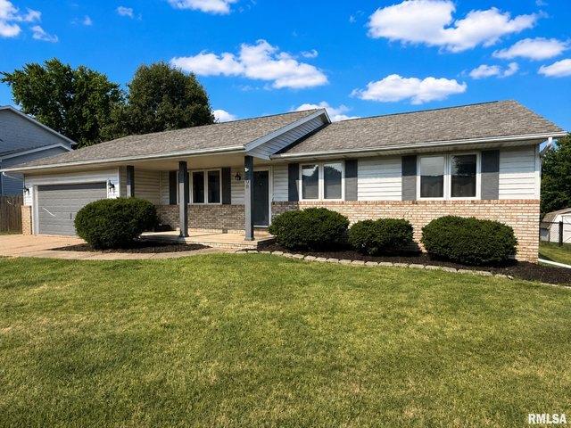 208 Freedom Trl, East Peoria, IL 61611