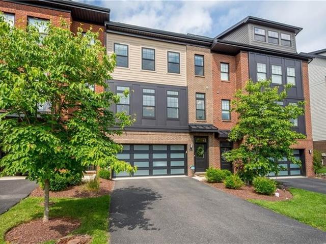 208 Kousa Ln, Venetia, PA 15367