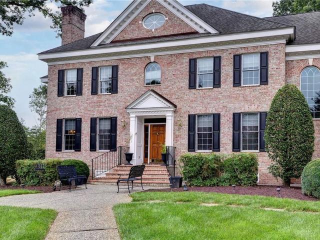 208 Holly Hills Dr