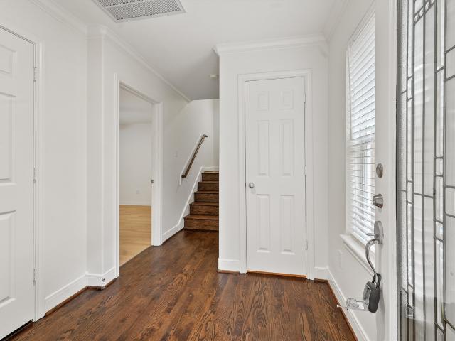 208 Hawthorne Street A
