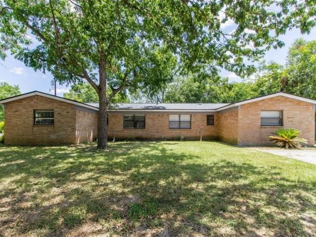 208 Hackberry St, Lockhart, TX 78644