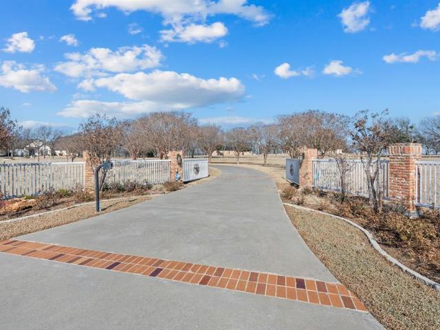 208 Highpoint Circle
