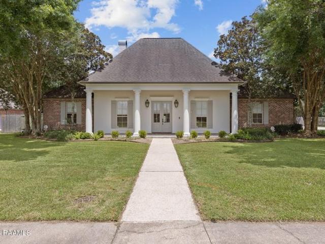 208 Hundred Oaks Dr, Youngsville, LA 70592
