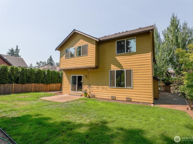 208 Ilwaco Place SE