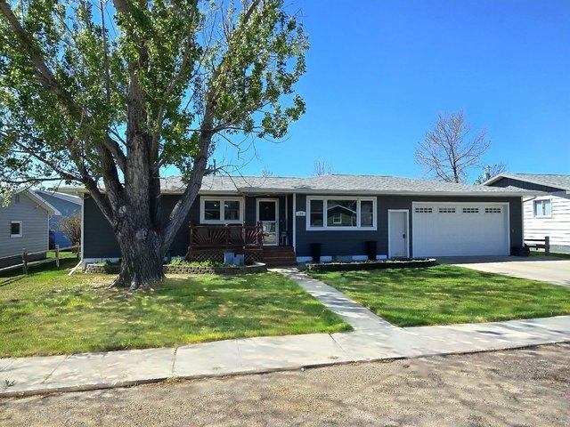 208 Juniper Ave, Glendive, MT 59330