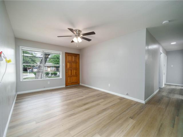 208 Oakdale Dr