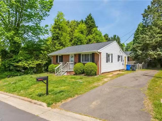 208 Oakhurst St, Kernersville, NC 27284 MLS #1184074