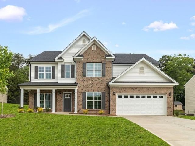 208 Oakmont Ct, King, NC 27021