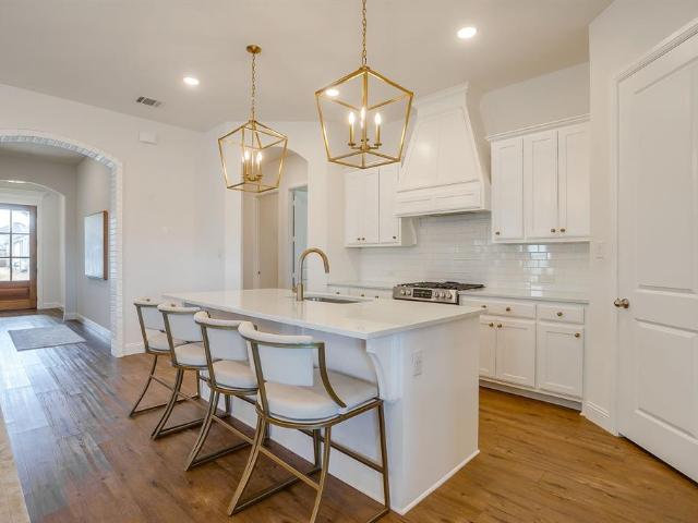 208 Observation Drive N