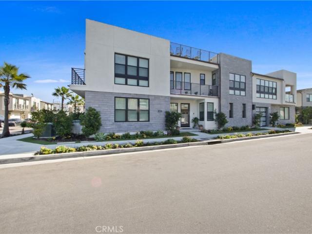 208 Ocean Place
