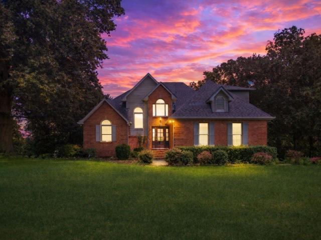 208 Loop Dr