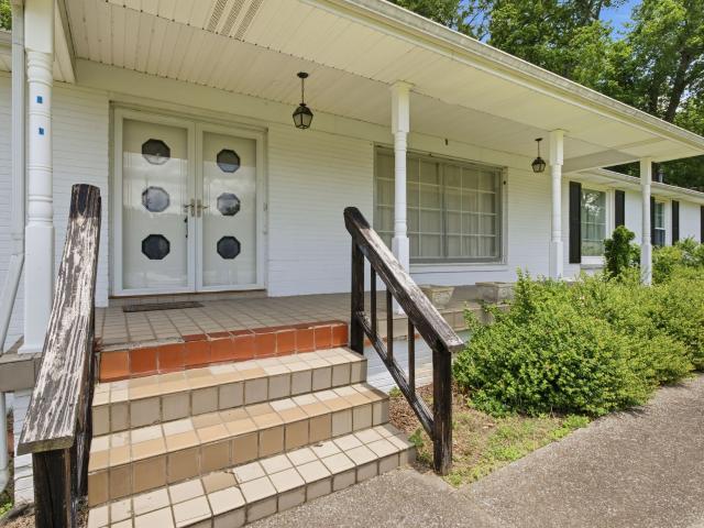 208 Lake Terrace Dr