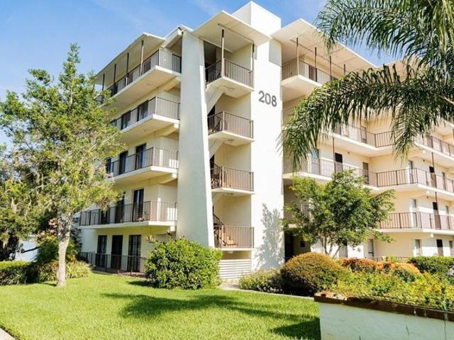 208 Lake Howard Dr NW Unit 104, Winter Haven, FL 33880