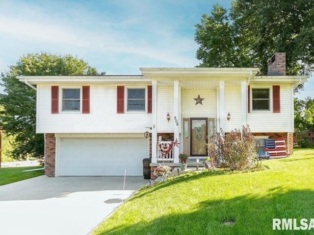 208 Lake Rd, Eureka, IL 61530