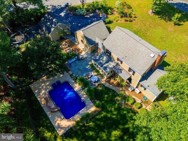 208 Lake Shore Dr, Fredericksburg, VA 22405