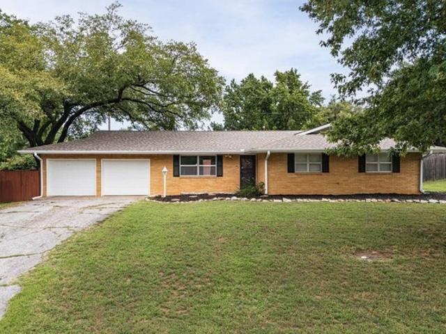 208 Lakeview Dr, Independence, KS 67301