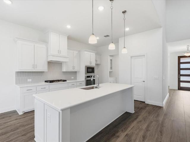 208 Lakewood Lane