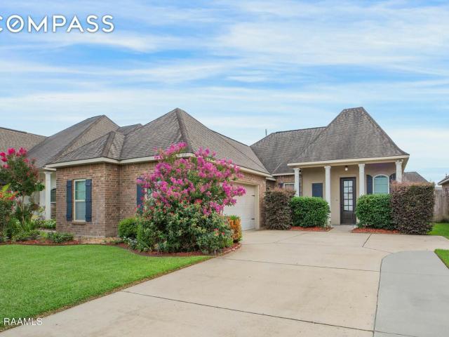 208 Lexi Falls Ln, Broussard, LA