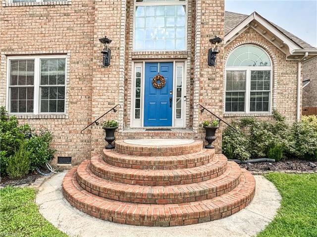208 Leicester CT